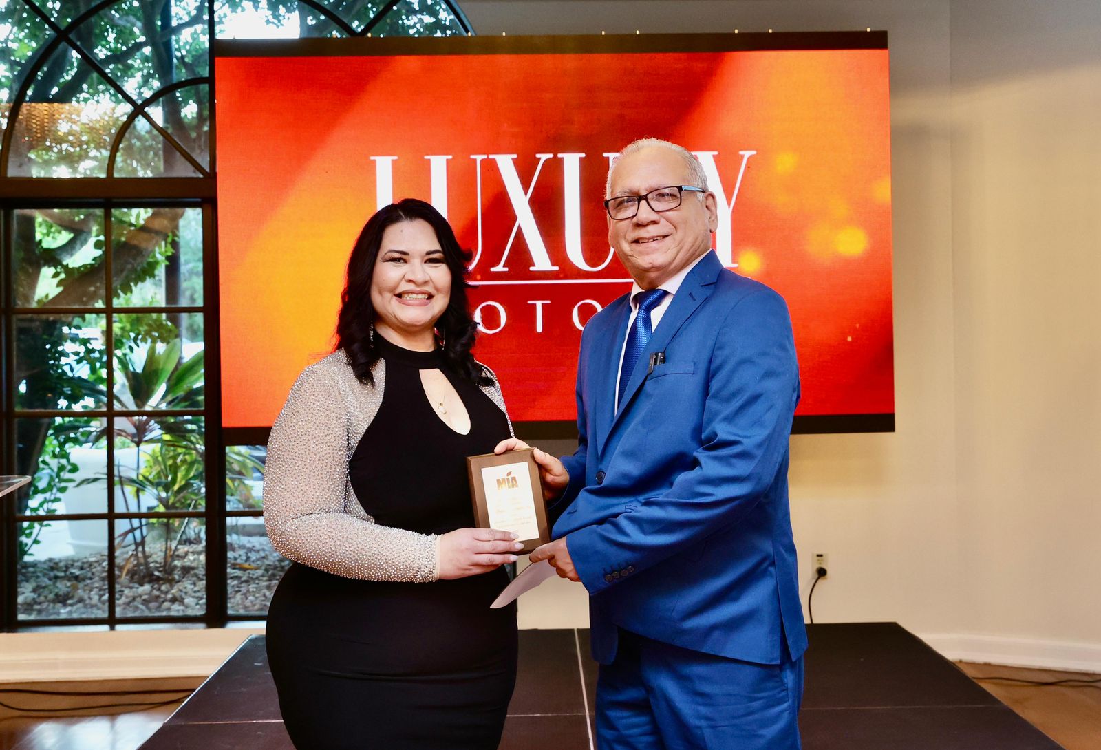 Reconocen a Don Alfredo Hernández Director de Tripulantes VIP Por su ...